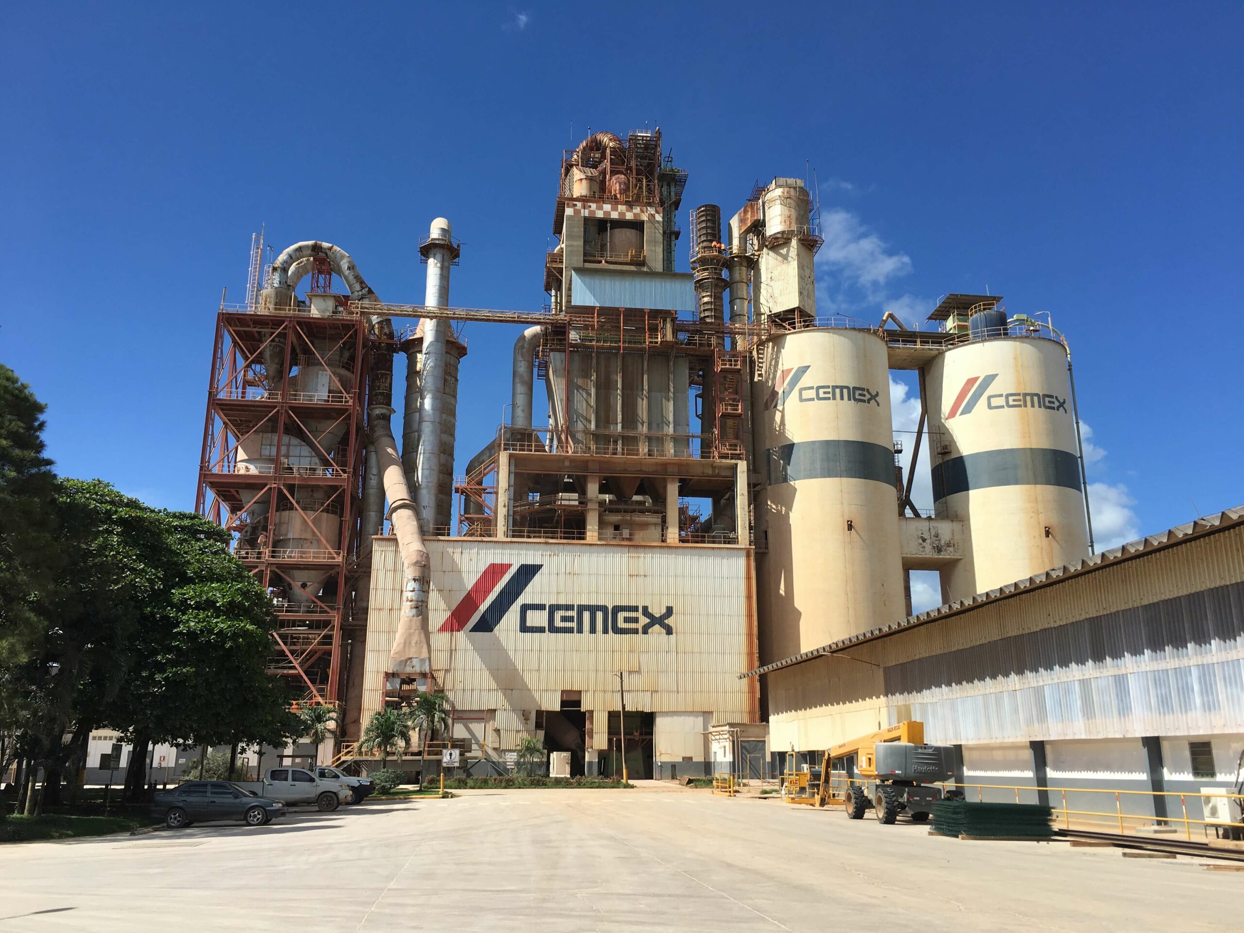 Cemex obtains real-time fleet visibility for 100+ vehicles - FleetMetriks